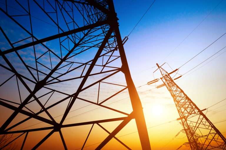 ¿Qué son y cómo funcionan las torres de transmisión? - Trecsa